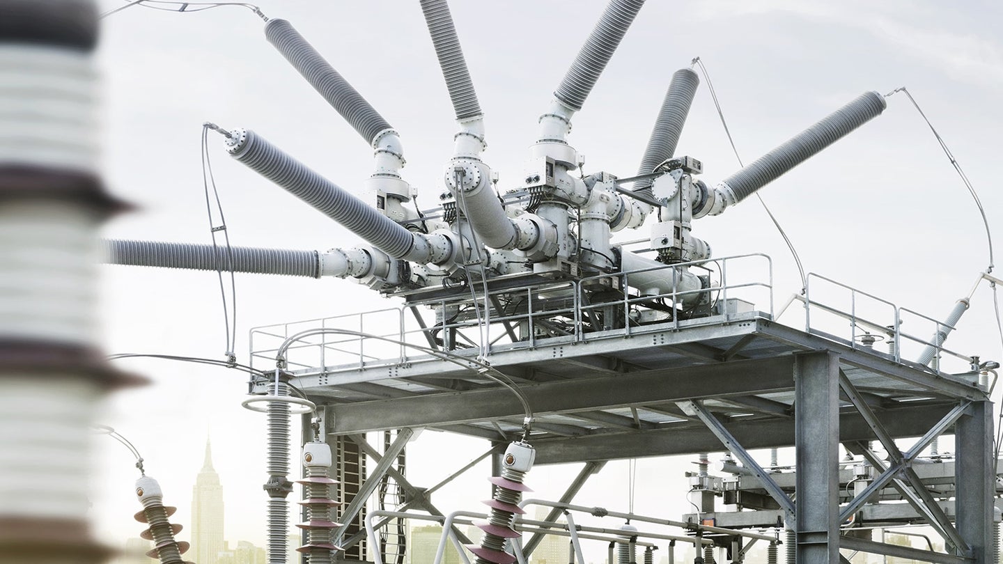 Produkty dla rozdzielnic i wyłączników wysokiego napięcia | Hitachi Energy