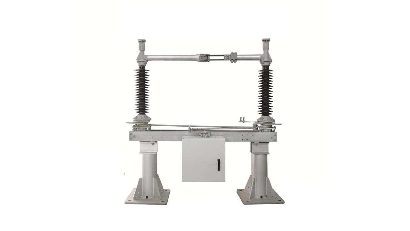 Horizontal center break disconnector SDF | Hitachi Energy